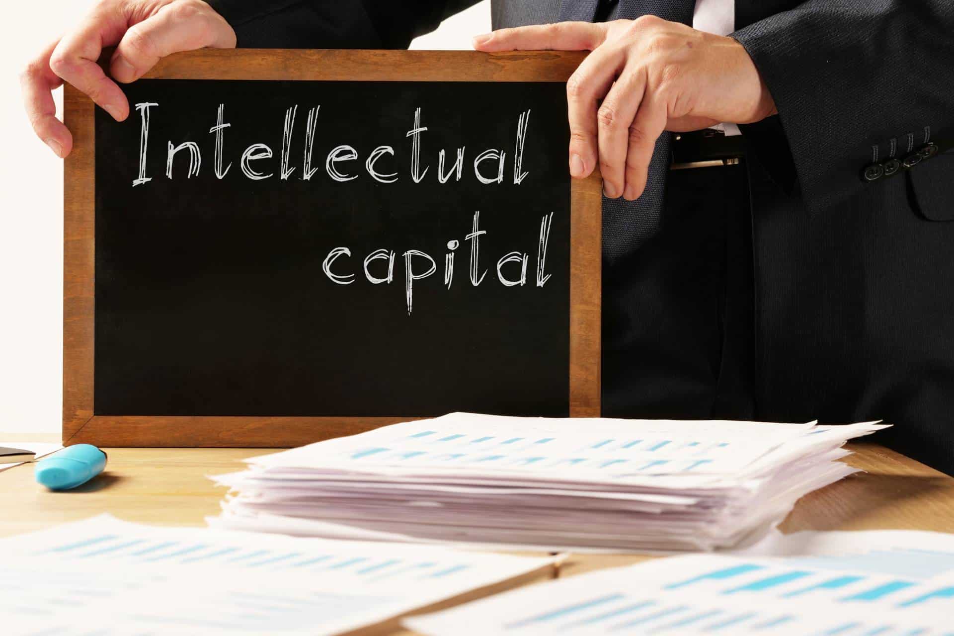 سرمایه فکری چیست؟ انواع و ابعاد + اهمیت intellectual capital