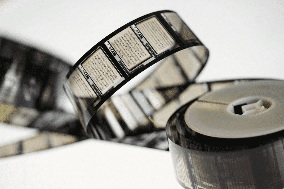 میکروفیلم یا Microfilm چیست؟ + مزایا و معایب Microfilm